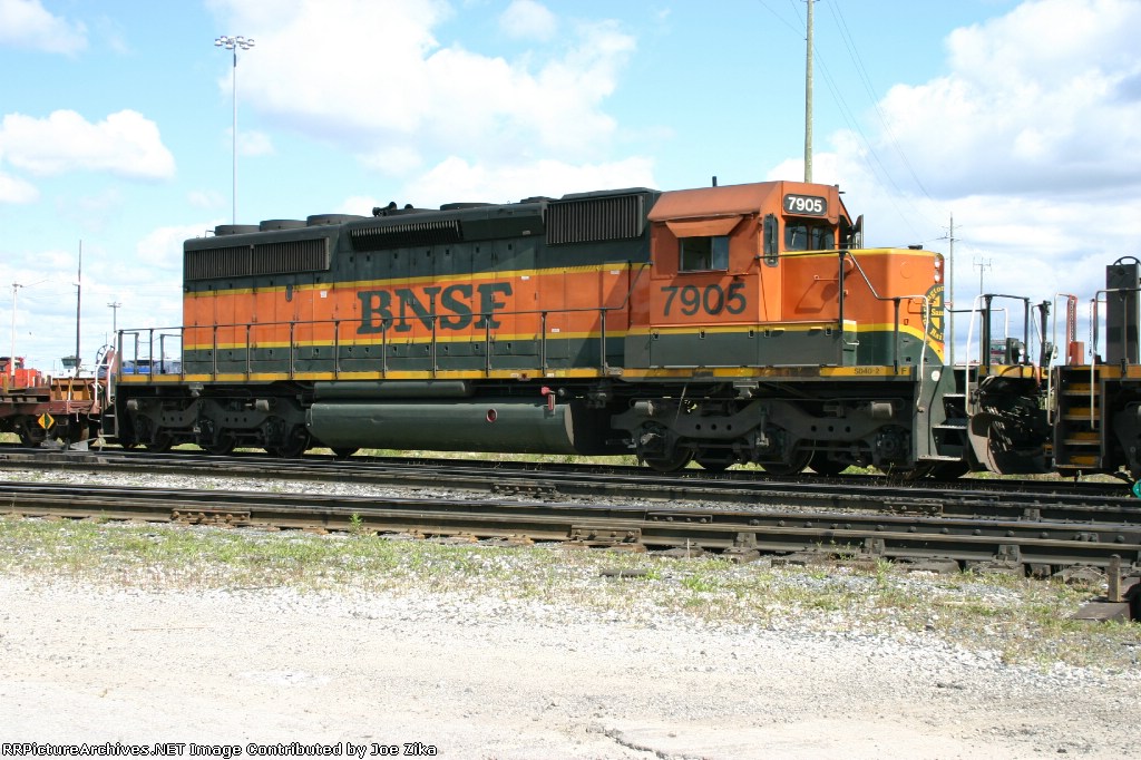 BNSF 7905 SD 40-2